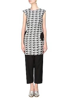 Kapda By Urvashi Kaur: Designer Kapda By Urvashi Kaur Kurta Sets ...