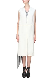 Kapda By Urvashi Kaur: Designer Kapda By Urvashi Kaur Kurta Sets ...